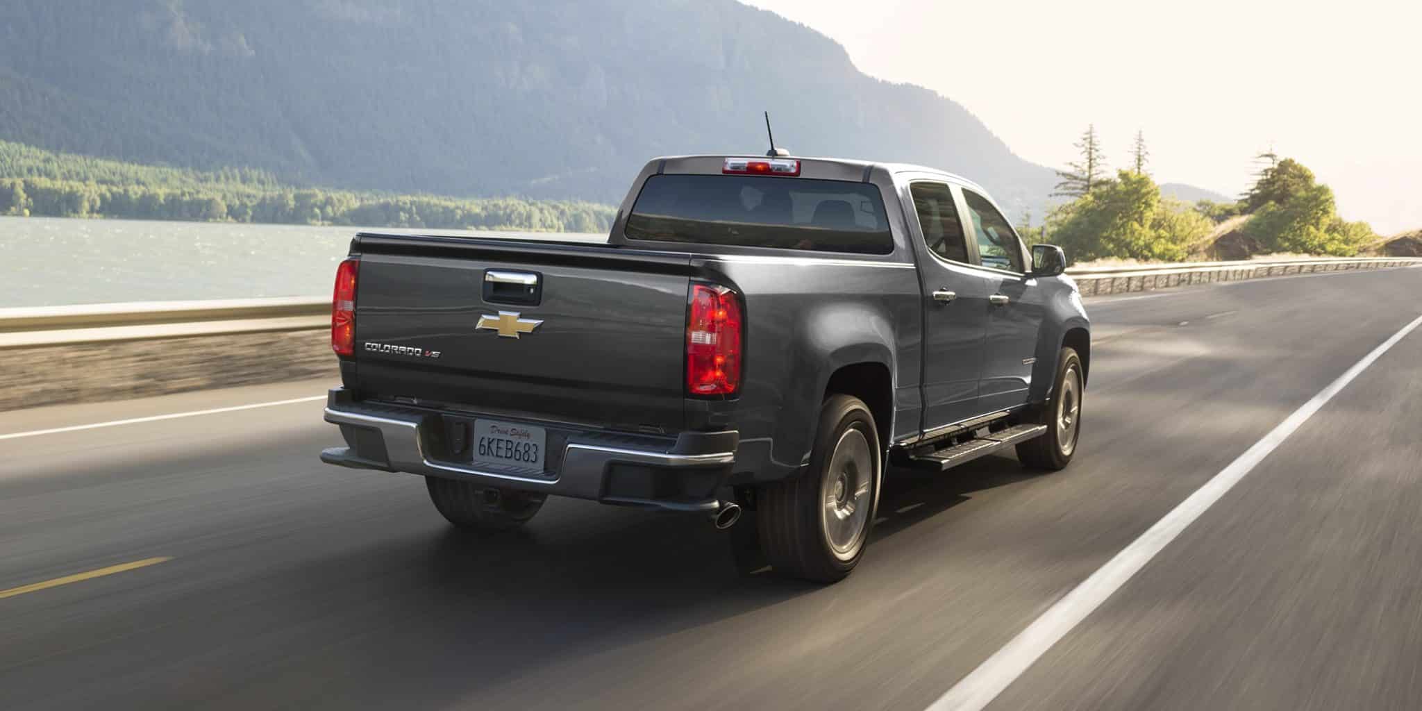 How many airbags in 2017 Chevrolet Colorado | Safety Features & Score