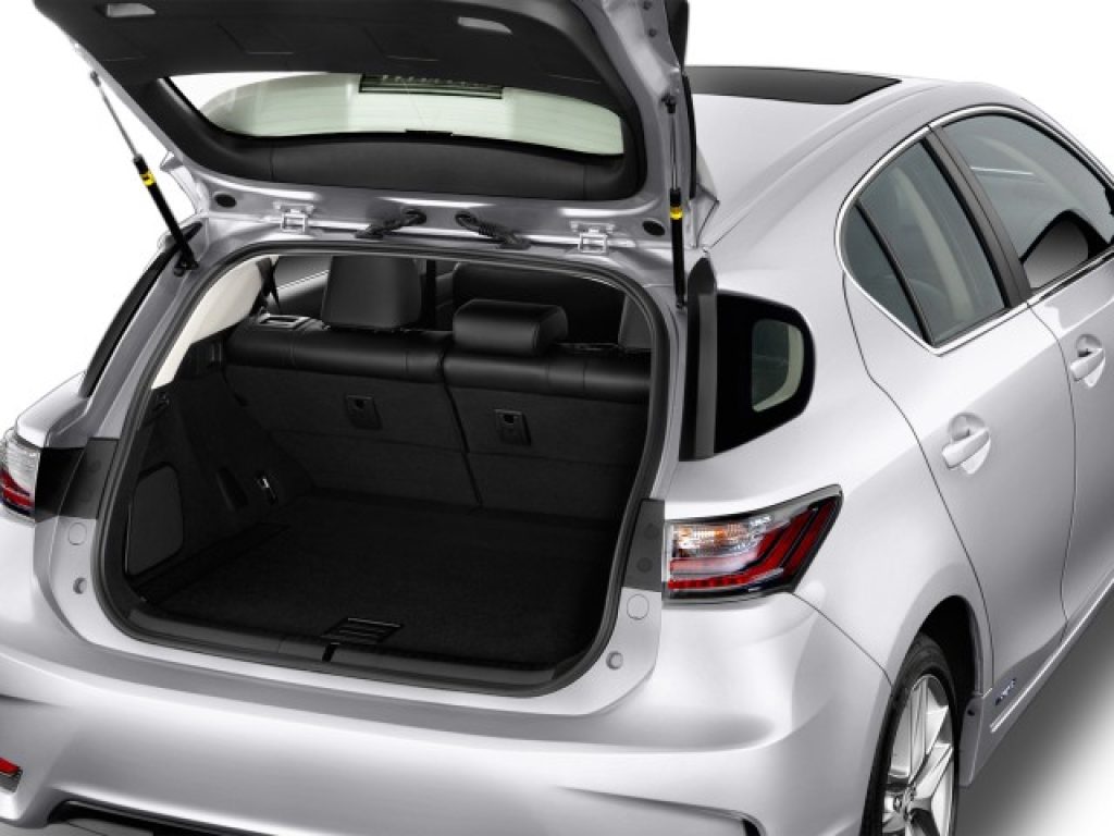How many airbags in 2017 Lexus CT 200h | Safety Features & Safety Score