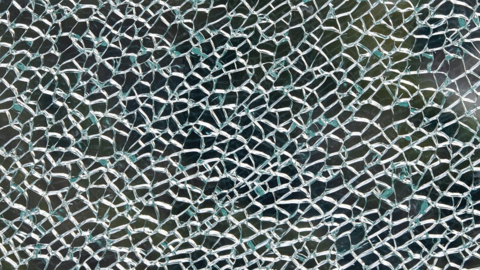 Best Car Window Breakers and How to Use Them - The Car Stuff